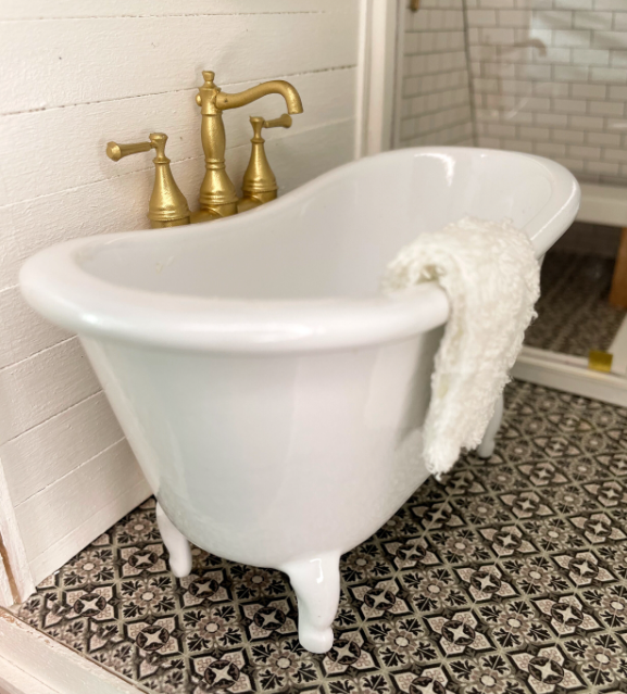 Bathroom – Mustard Miniatures